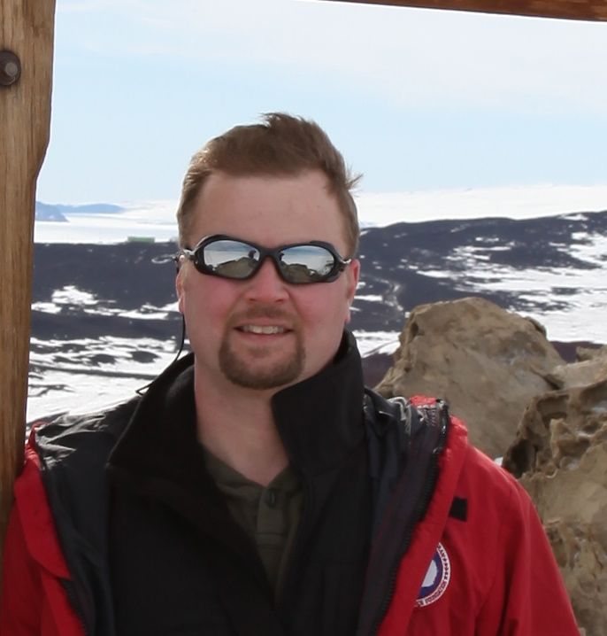 Dinosaur delight: Curator Peter Makovicky describes the Field Museum’s ...